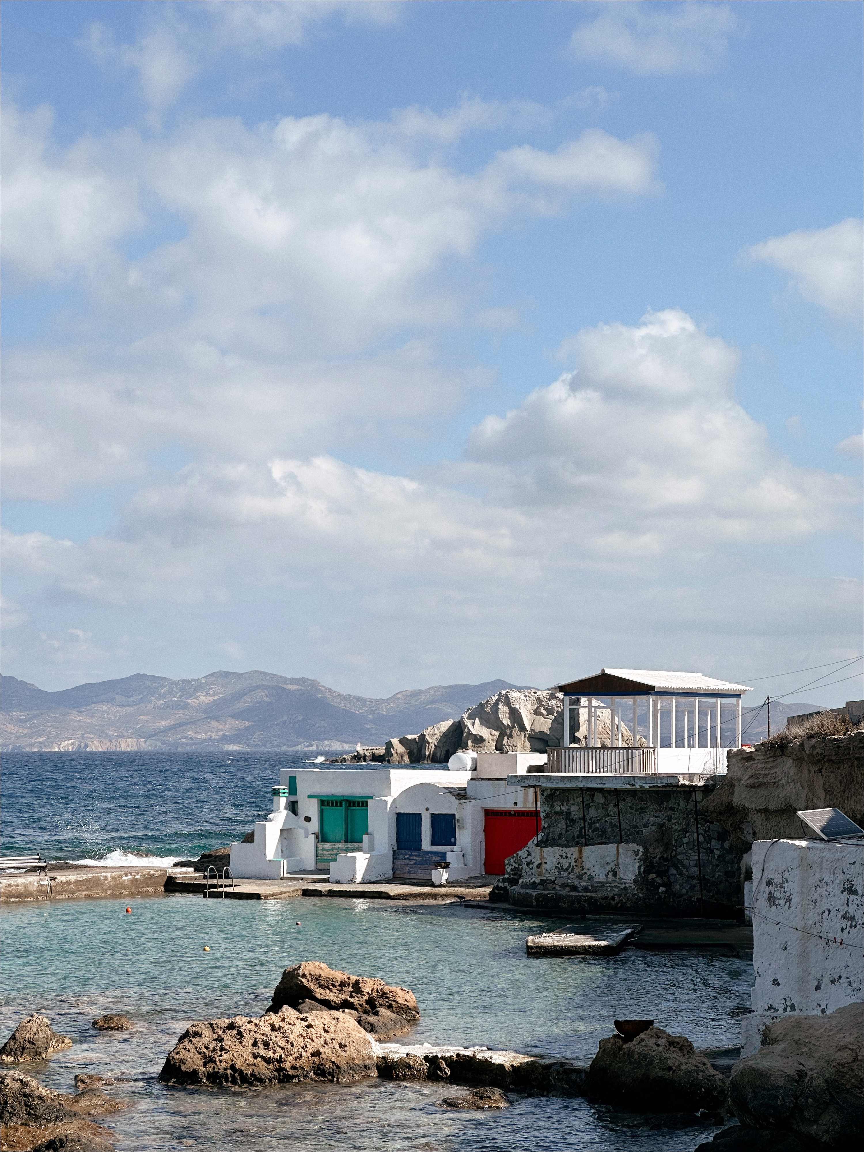 27-Milos Greece-Mandrakia – hardys on holiday