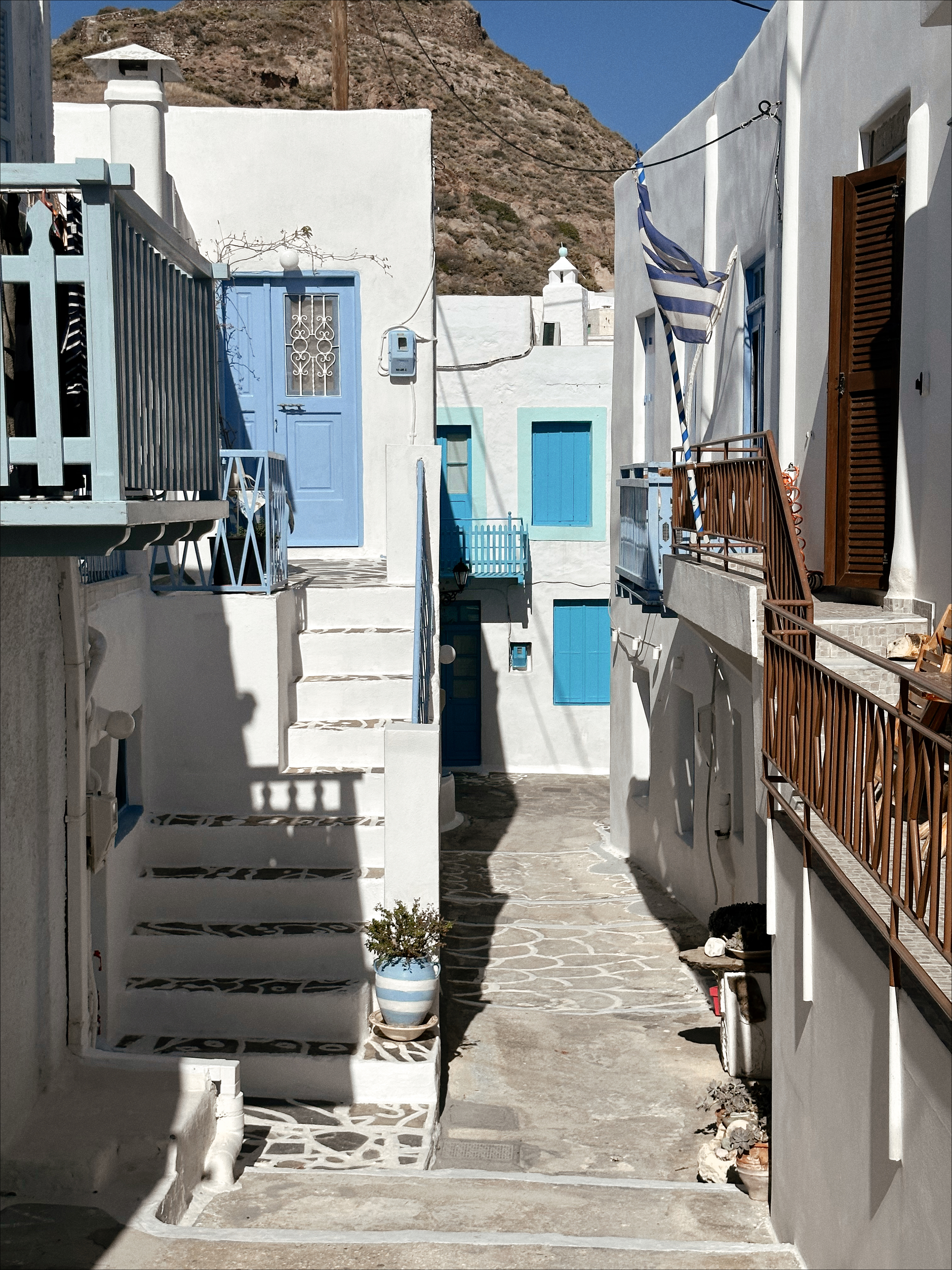 30-Milos Greece-Plaka – hardys on holiday